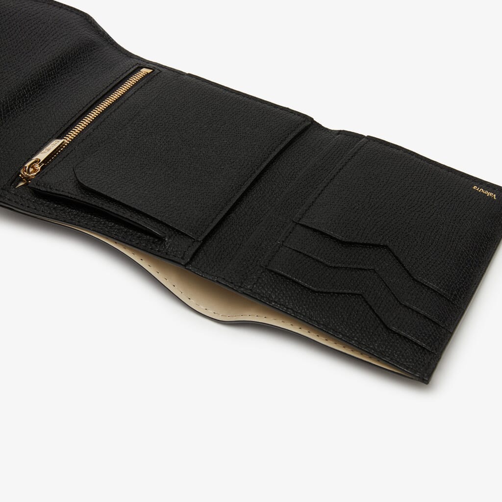 Black Leather fold wallet with coin pouch | Valextra Iside